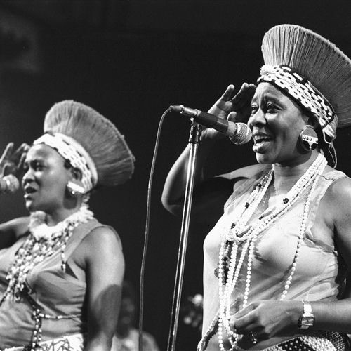 Mahlathini and the Mahotella Queens: albums, songs, concerts | Deezer