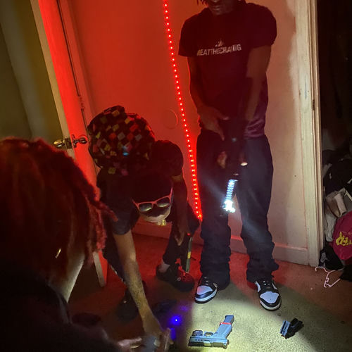 Kay Brazy - 700 Pounds | Deezer